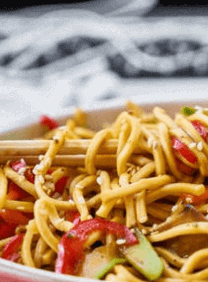 Noodles με γαρίδες, λαχανικά και γλυκόξινη σάλτσα - Activeat